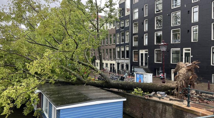In Pictures: Amsterdam warns of ongoing problems as Code Orange warning ...
