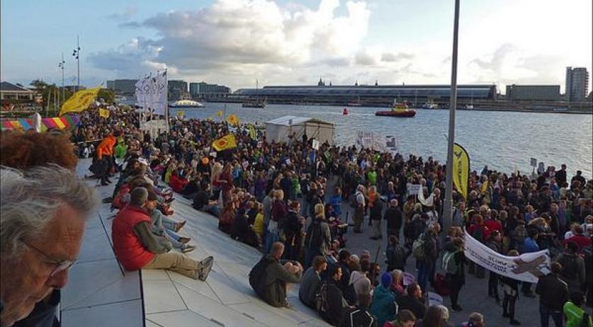 Thousands rally against climate change in Amsterdam | NL Times