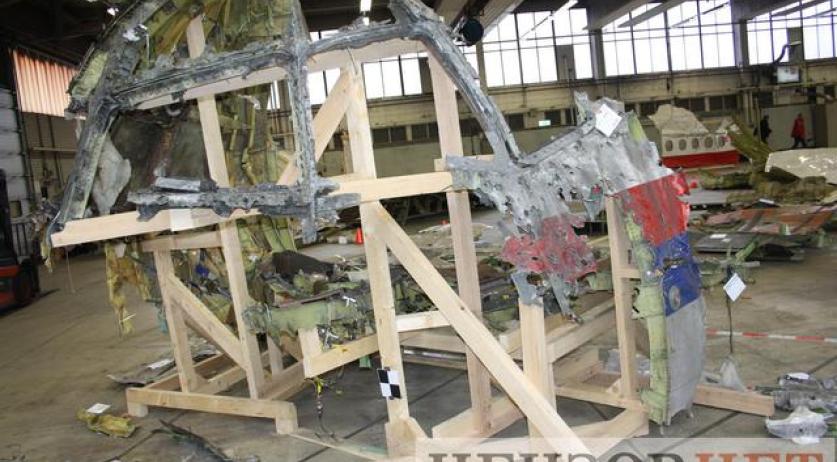Leaked photos of MH17, munition fragment surface | NL Times