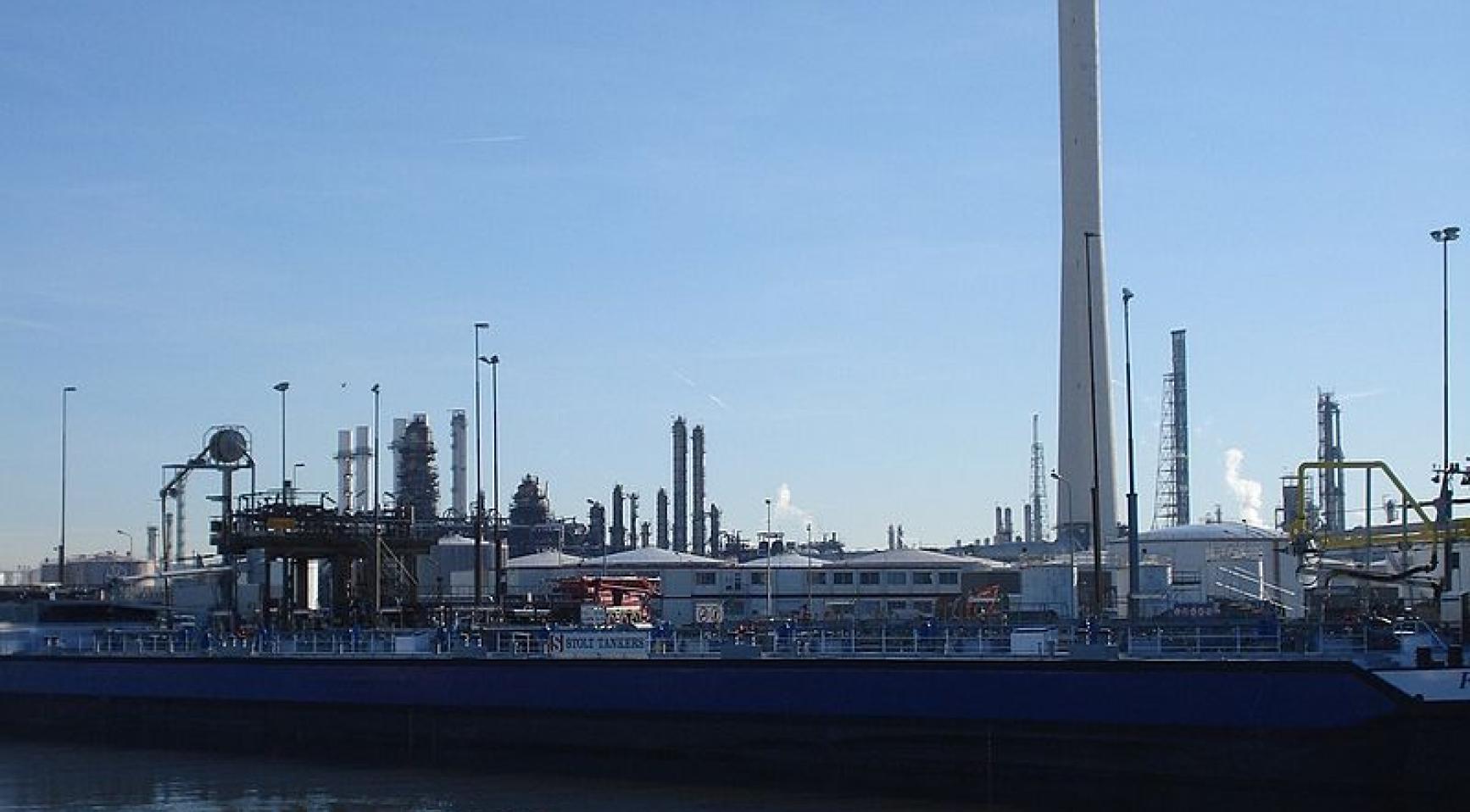Acid leak at Shell refinery Rotterdam; second incident in two days | NL ...