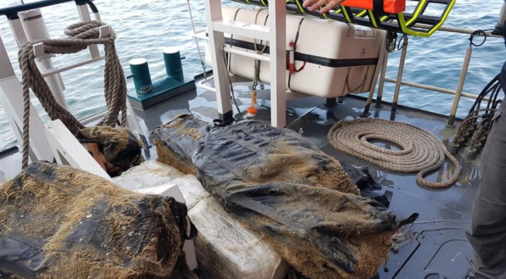 Nearly 240 kilos of marijuana found under ship in Rotterdam | NL Times