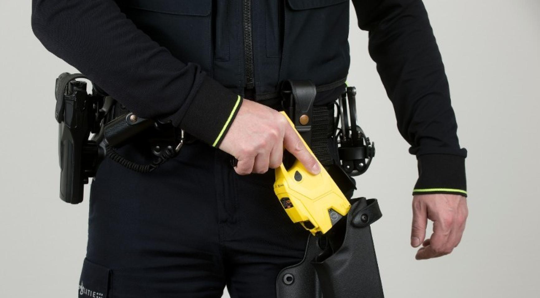 Police officers used electroshock weapon 1,730 times in six months | NL ...