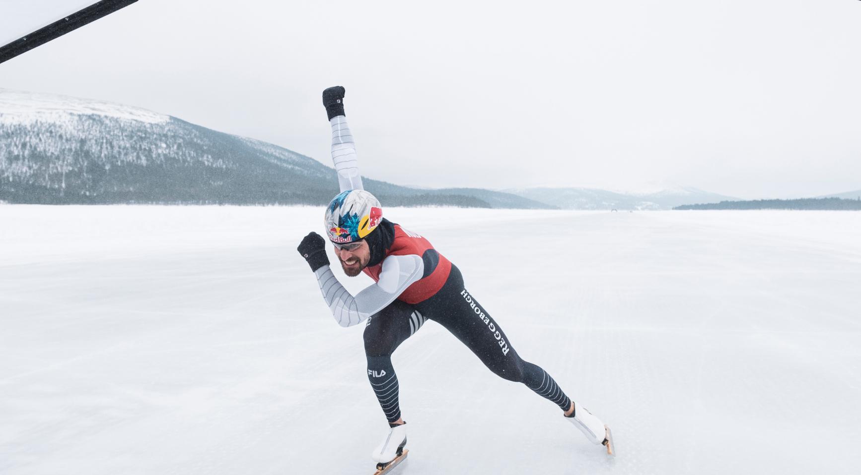 Video: Dutch speed skater tops 100 km/h on ice to set new record | NL Times