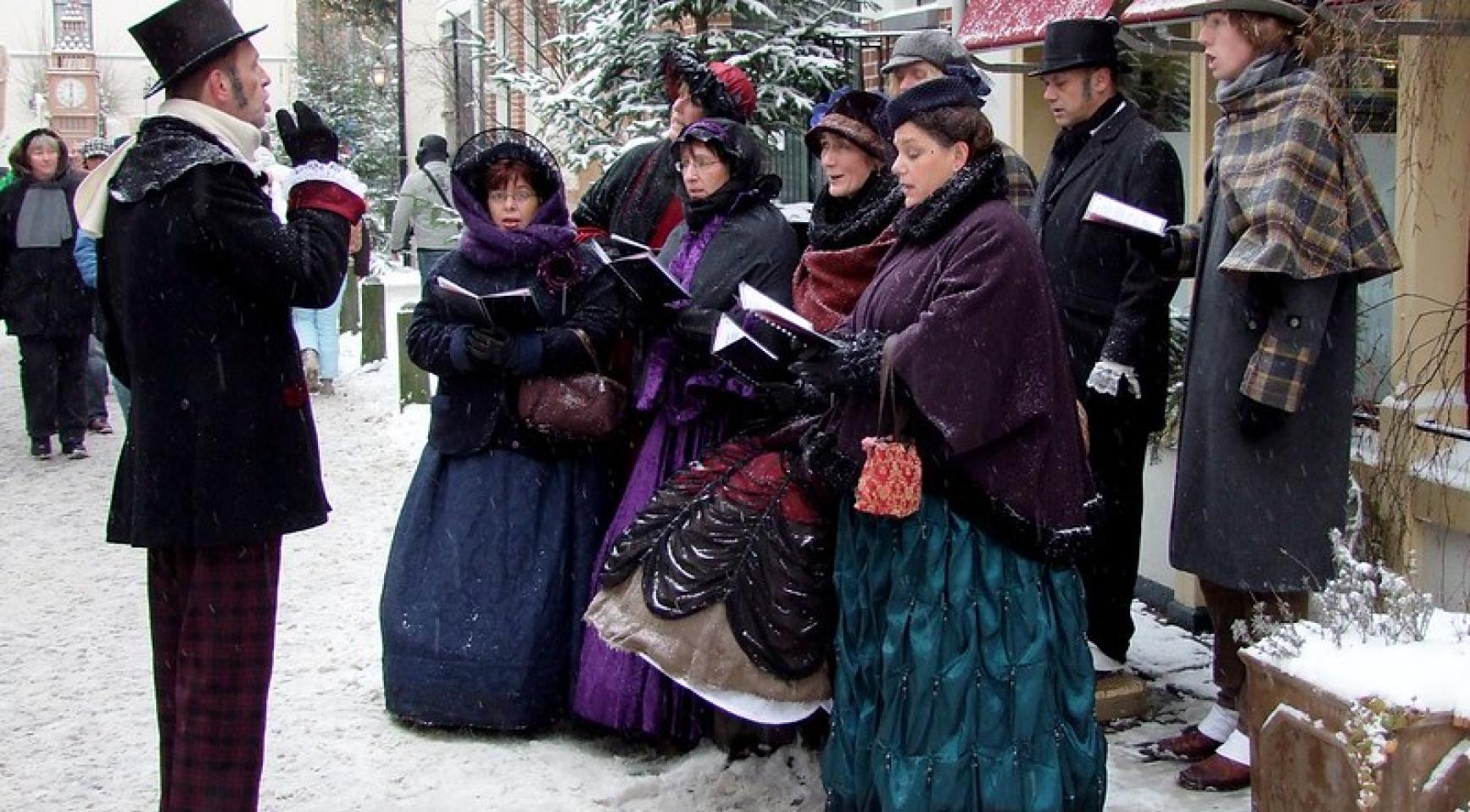 Dickens Festijn in Deventer draws crowds despite train disruptions | NL ...
