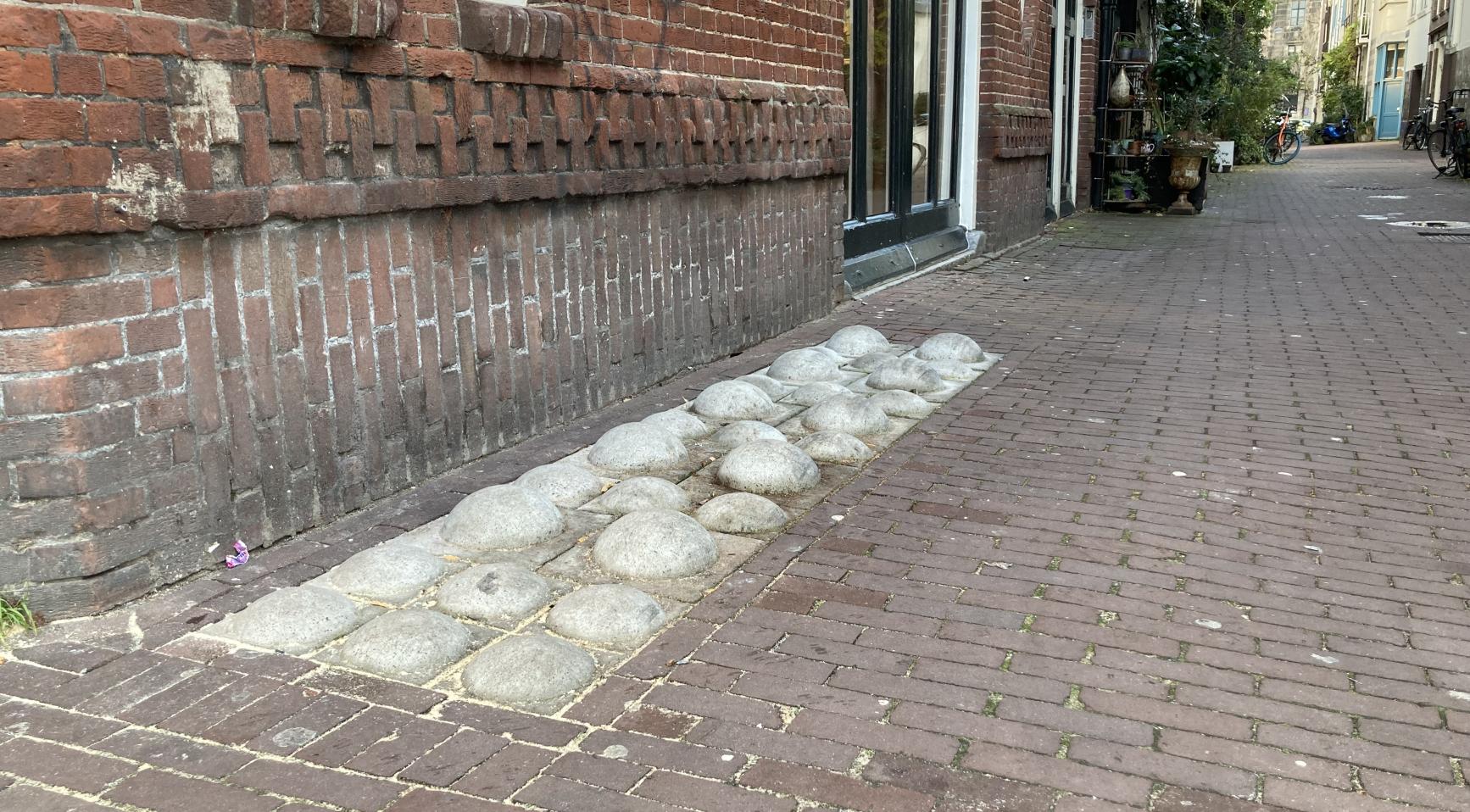 Locals skeptical about Amsterdam's bumpy stones trial to deter Red ...