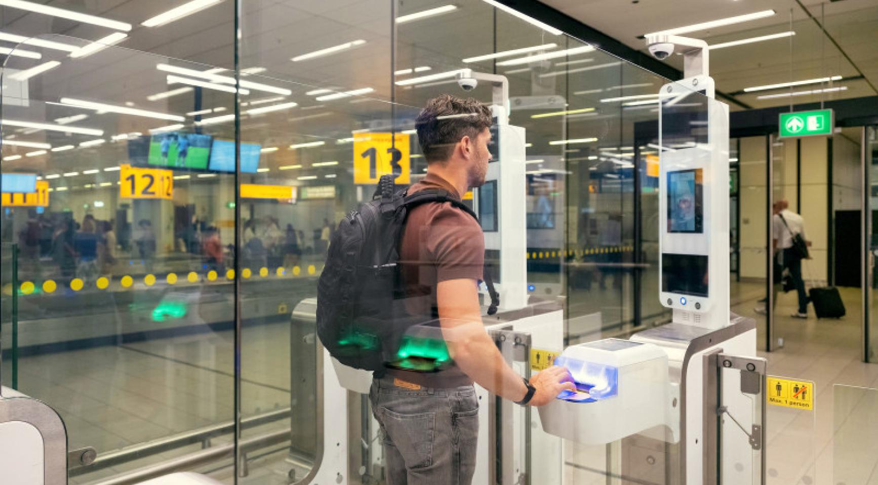 Schiphol rolling out ultrafast scanners to handle weekend passenger ...