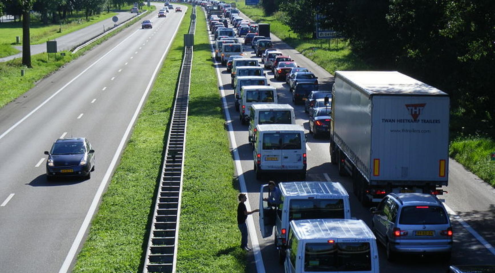 Busy roads expected this weekend due to holidays, festivals | NL Times