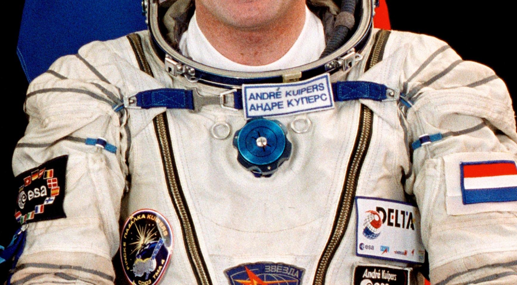 Dutch astronaut writing space play | NL Times
