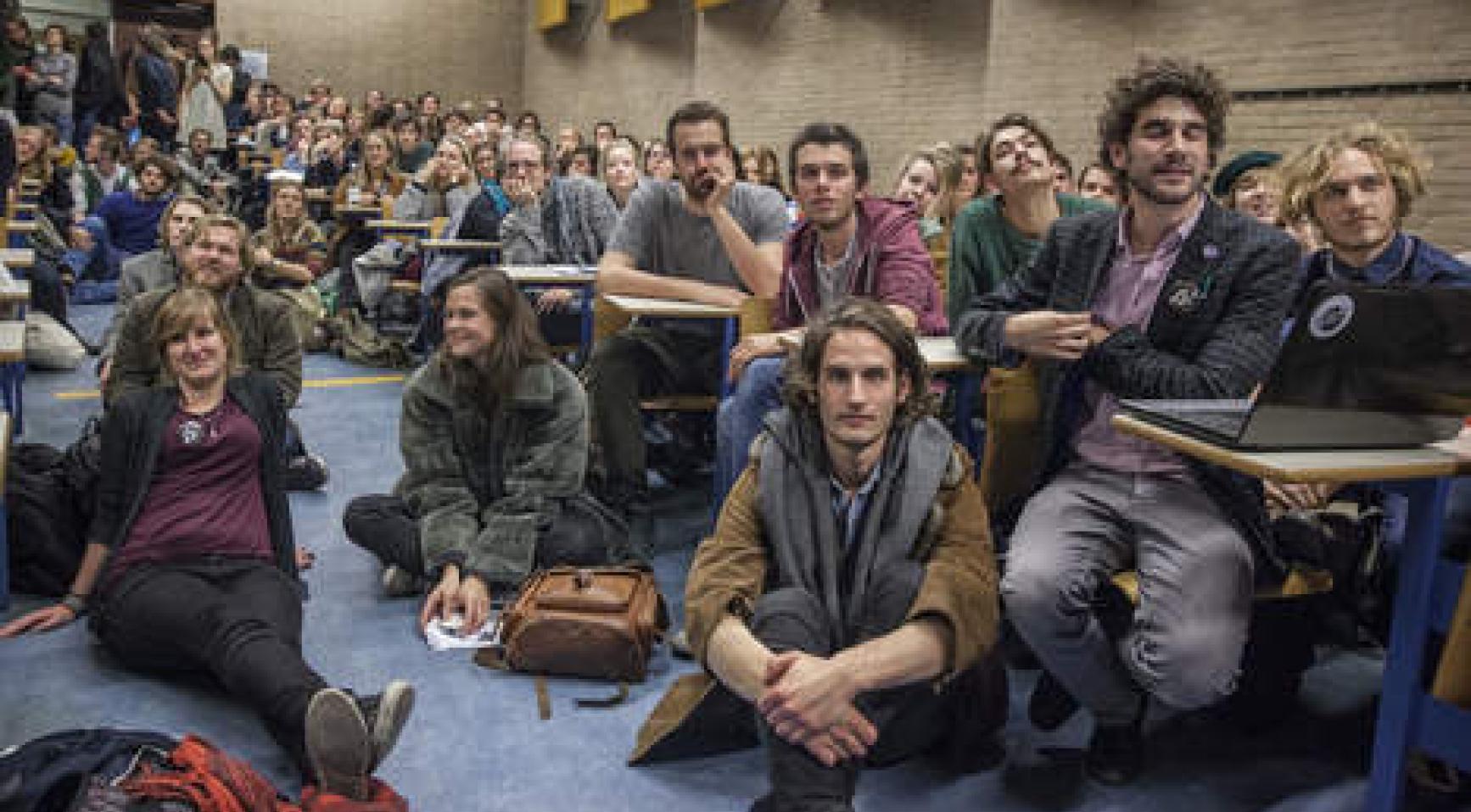 Only rich "white elite" can study in Amsterdam: Univ. students ...