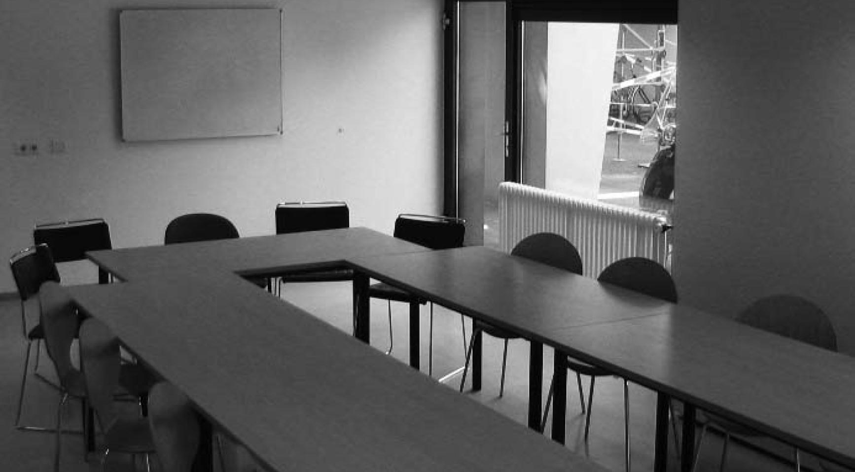 More people need second jobs | NL Times