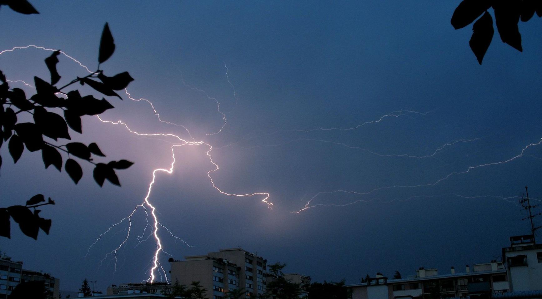 Fires caused by lightning strikes; struck student admitted to burns ...