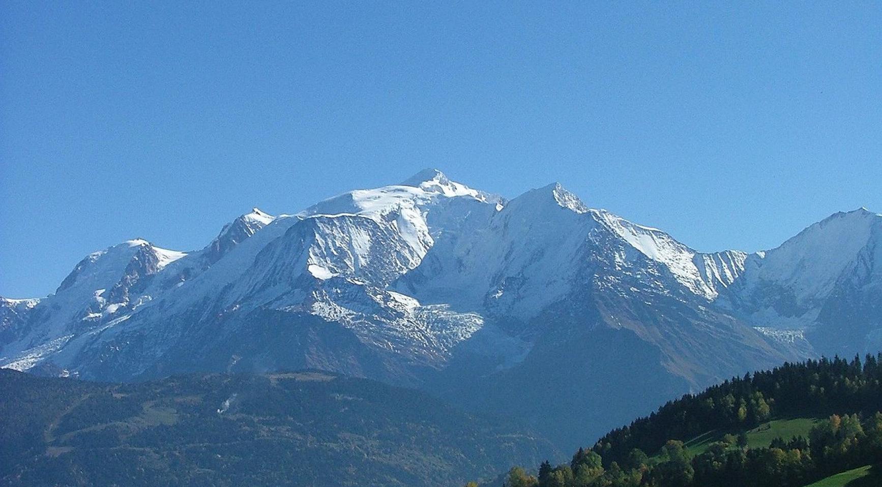 Dutch mountaineer dies after 300 meter fall in Mont Blanc | NL Times