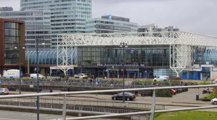Three accused of dressing up as cops to rob tourists at Amsterdam rail ...