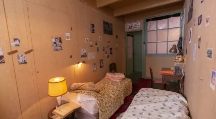 Anne Frank exhibit debuts in NYC for Holocaust Remembrance | NL Times
