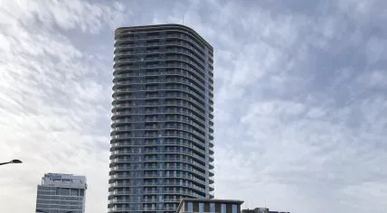 Four base jumpers leap from Amsterdam’s 103-meter Amstel Tower; Police ...